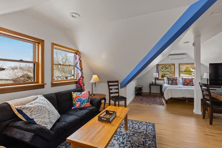 Bright & Colorful Loft Near Hyde Park - Boise