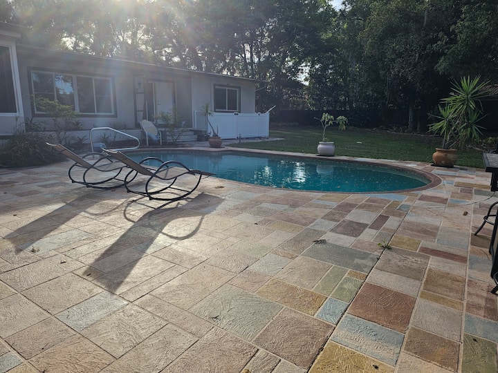 Lake/ Pool House Near Usf, Moffitt, Busch Gardens. - Tampa, FL