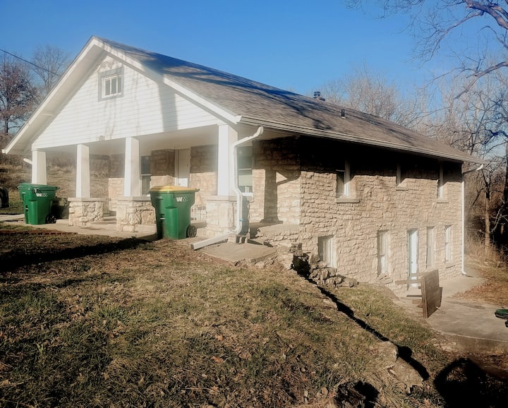 "The Creek House" - Parkville, MO