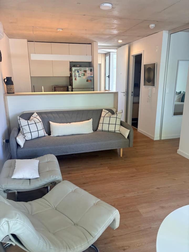 Moderno Y Luminoso. Cordón 
3/4 Huéspedes. - Montevidéu