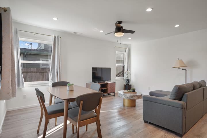 Modern 8br/6ba Home – Perfect For Group Stays - San Bruno, CA