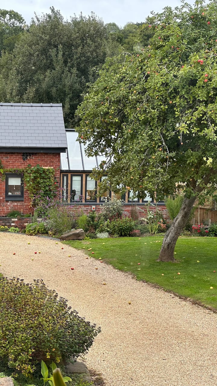 The Cow Shed House - Romantic Rural Hot-tub Wales - Newport