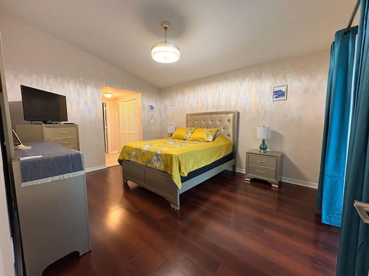 Serene Suite W/ Workspace & Smart Tv | Near Ucf - Oviedo, FL