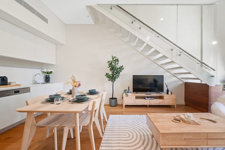 Elegant Loft Living W/ Soaring Ceilings - Gordon