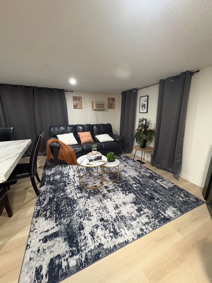Gas City Getaway
Four Bedroom King Size Bed - Medicine Hat