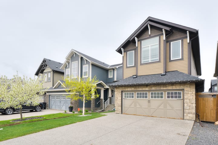 Paskapoo Lower Suite - Canada