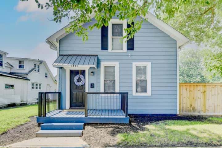 Family Retreat W/hot Tub! Near Beach, Zoo & Shops! - Michigan City, IN