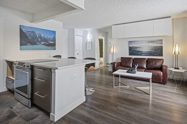 Pet-friendly 1 Bedroom | Stampede & Bmo | Parking - Calgary