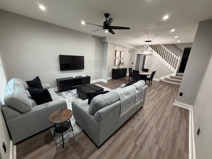 Stylish Duplex <2 Miles To Bottleworks/downtown - Indianapolis, IN