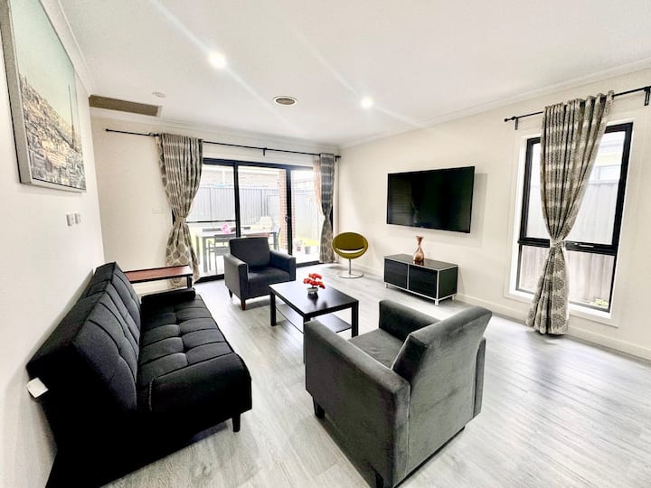 A07-misty: Comfortable Family Home In Throsby - Canberra