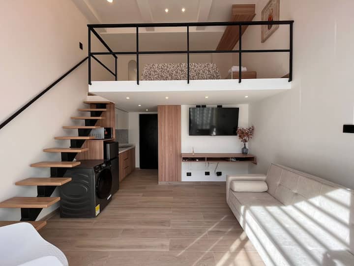 Stylish Loft In Prime Location • Walk Everywhere - Cali