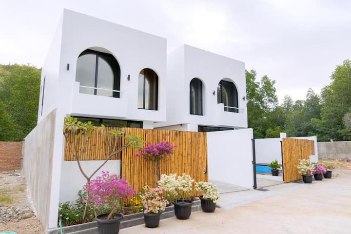 Bajo 2room Private Vila Pool Free Pick Airport - Labuan Bajo