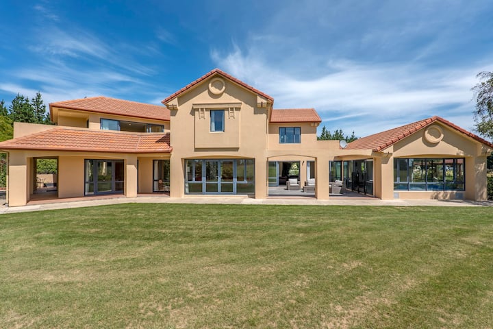 Luxury 5-bedroom Retreat - Tuscany Downs Estate - Darfield