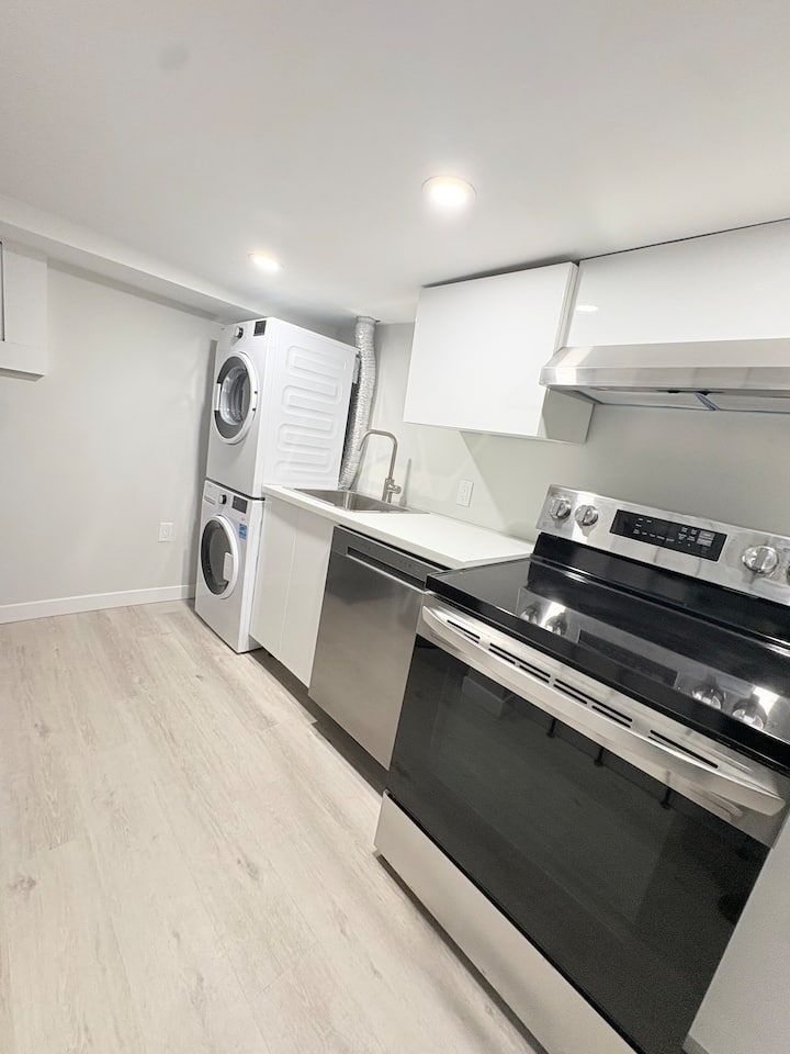Cozy Modern Basement Retreat | Prime Location - Halifax