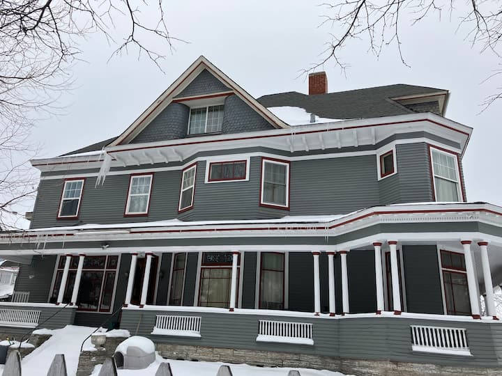 Queen Pull Ou Couch - Saint Paul, MN