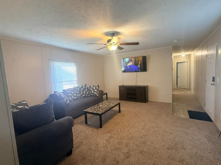 Cozy Home 30 Minutes From Meta - Start, LA