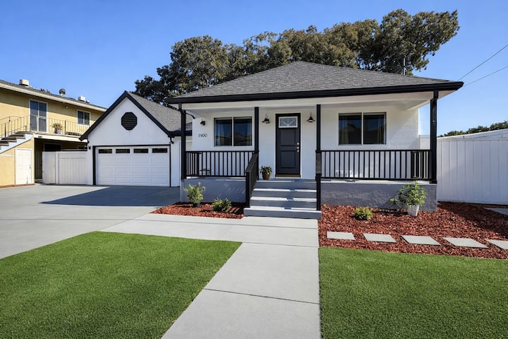 Levi’s Retreat – 2 Kings, Mural, Free Parking - Santa Clara, CA