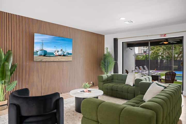 Private Oasis W/ Pool, Mini Golf & Sports Court - Hollywood, FL