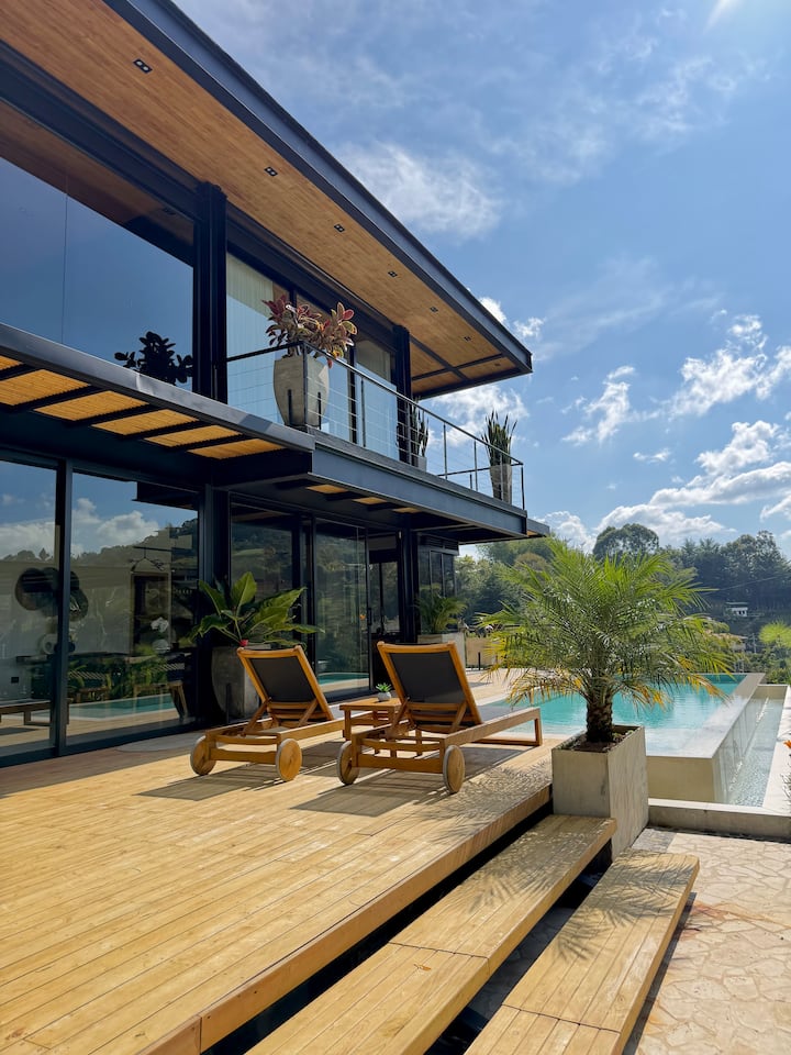 Casa De Lujo Con Piscina Infinita Y Vista Al Lago - Peñol
