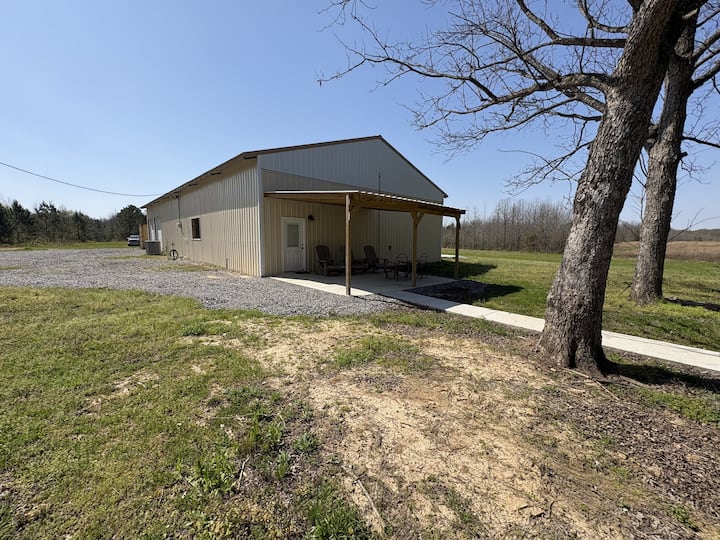 Secluded 80-acre Getaway - Private Retreat Lodge - Palestine, AR
