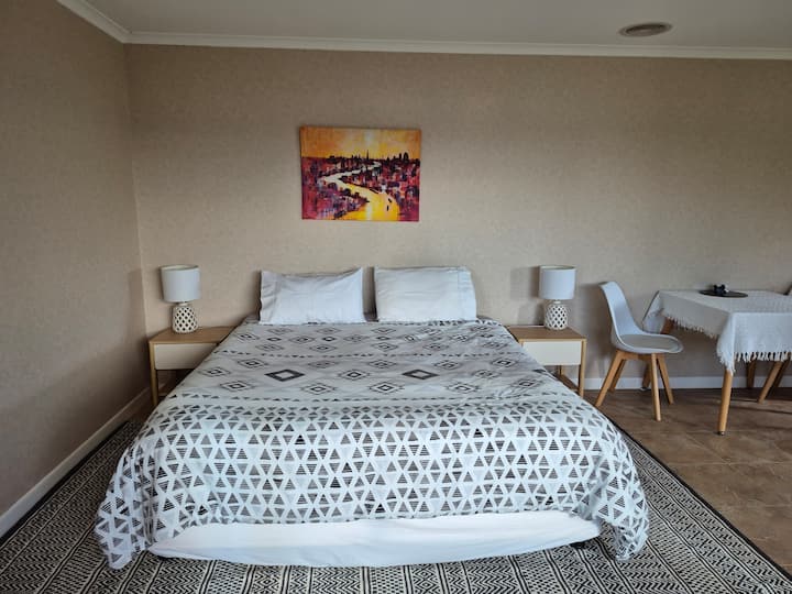 Garden Lake View Studio - Taupo