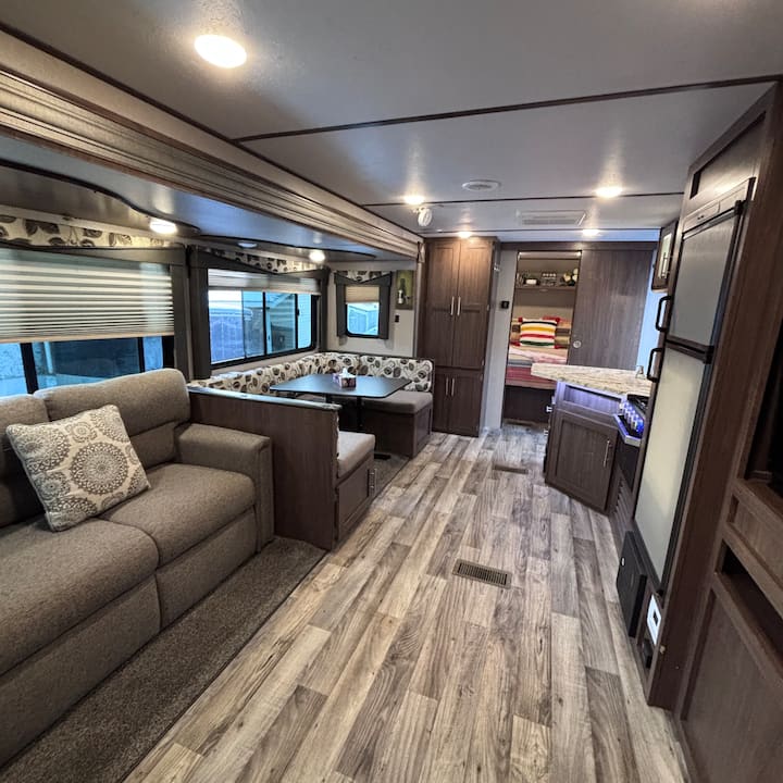 Wild Rose Family Holiday Travel Trailer - Hinton