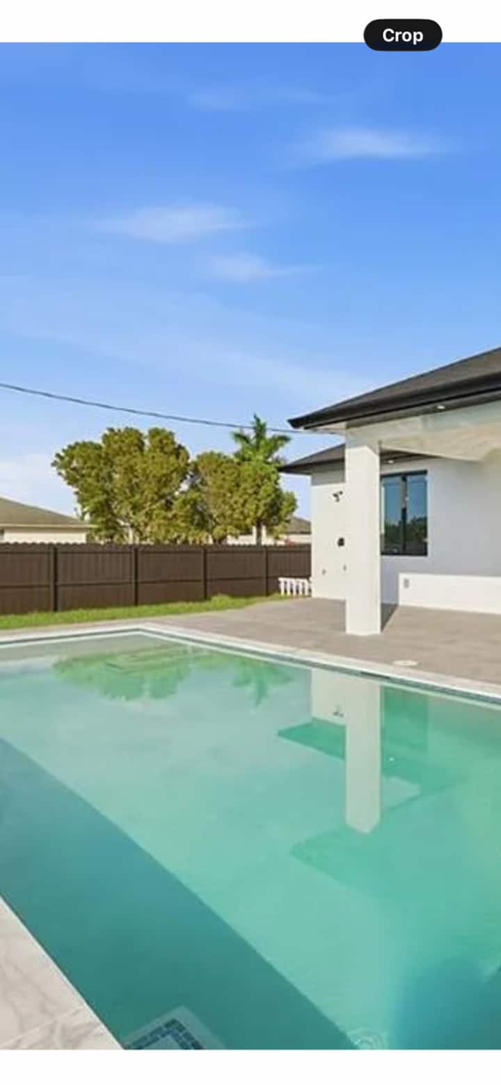New Pool With Lanai, Canal Views, Family Friendly - Cape Coral, FL