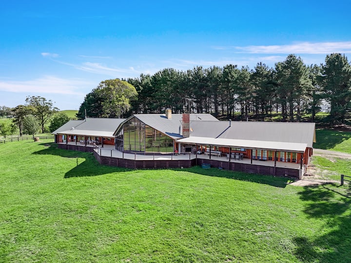 Escape To "The Lodge" At Eagle Rock Farm, - Southern Highlands