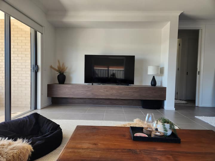 Modern Mid-century Retreat - Ballarat