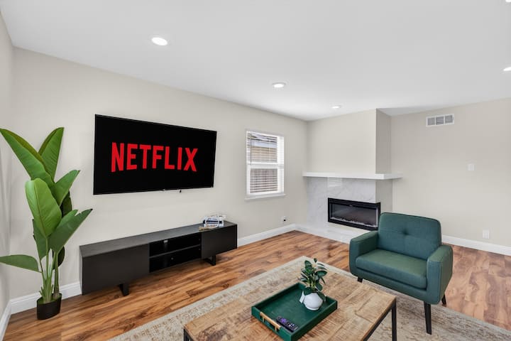 Central, Cozy 4br - Big Backyard + Fire Pit - Anaheim