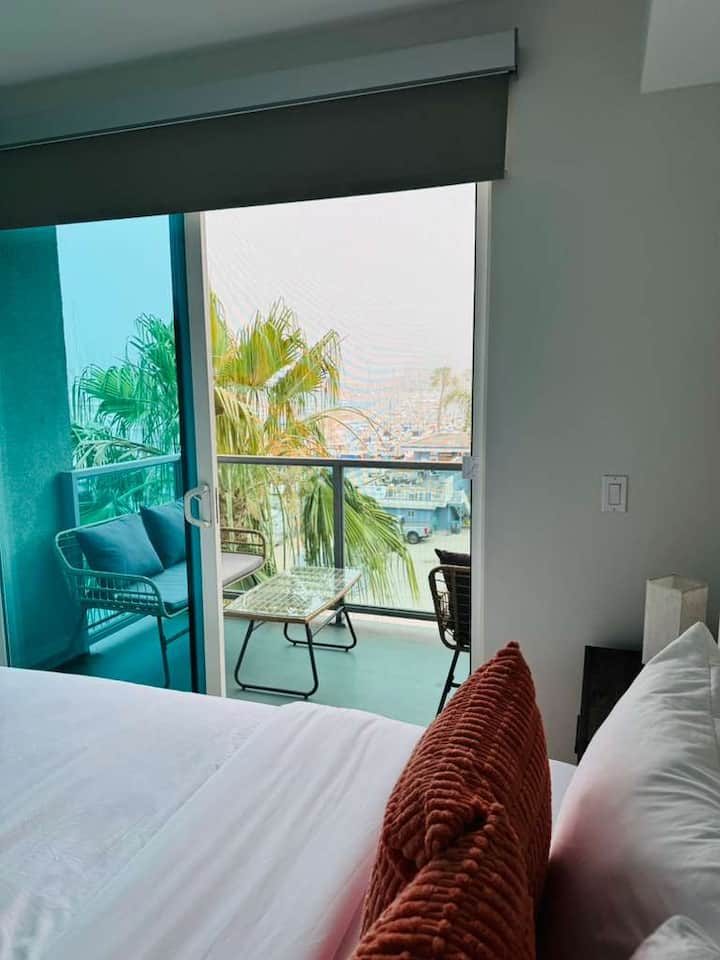 Modern Marina View Apt | Walk To Beach & Dining - Los Angeles Airport (LAX)