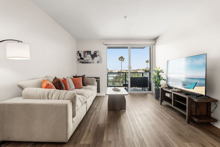 Modern Marina View Apt | Walk To Beach & Dining - Venice Beach, CA