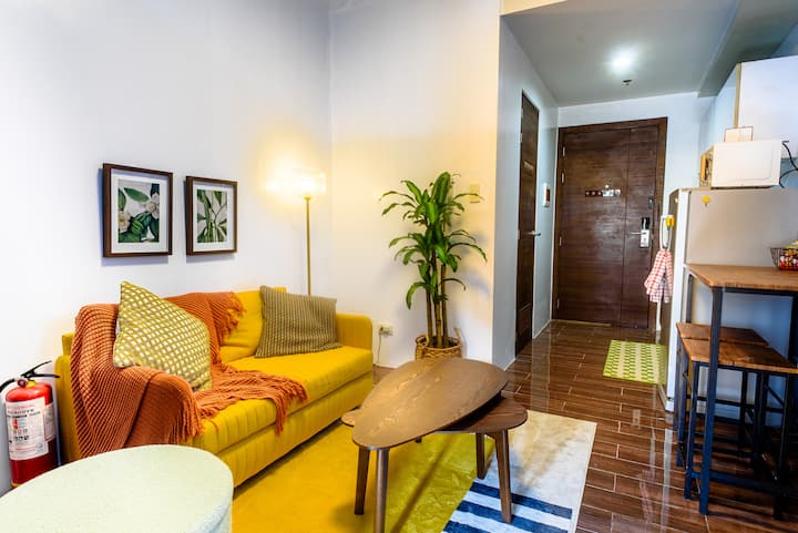 Homey 1br In Makati | Fast Wi-fi Netflix Work Desk - Manila
