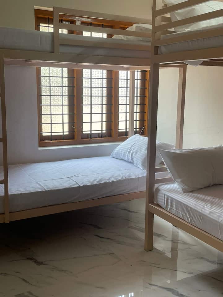 6bed Dormitory In Varkala- Zenways Surf House - Varkala
