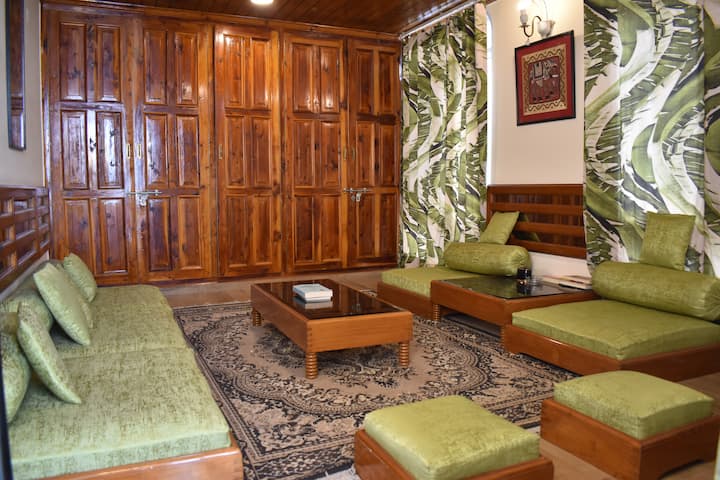 Luxury Swiss Cottage 1995 - Shimla