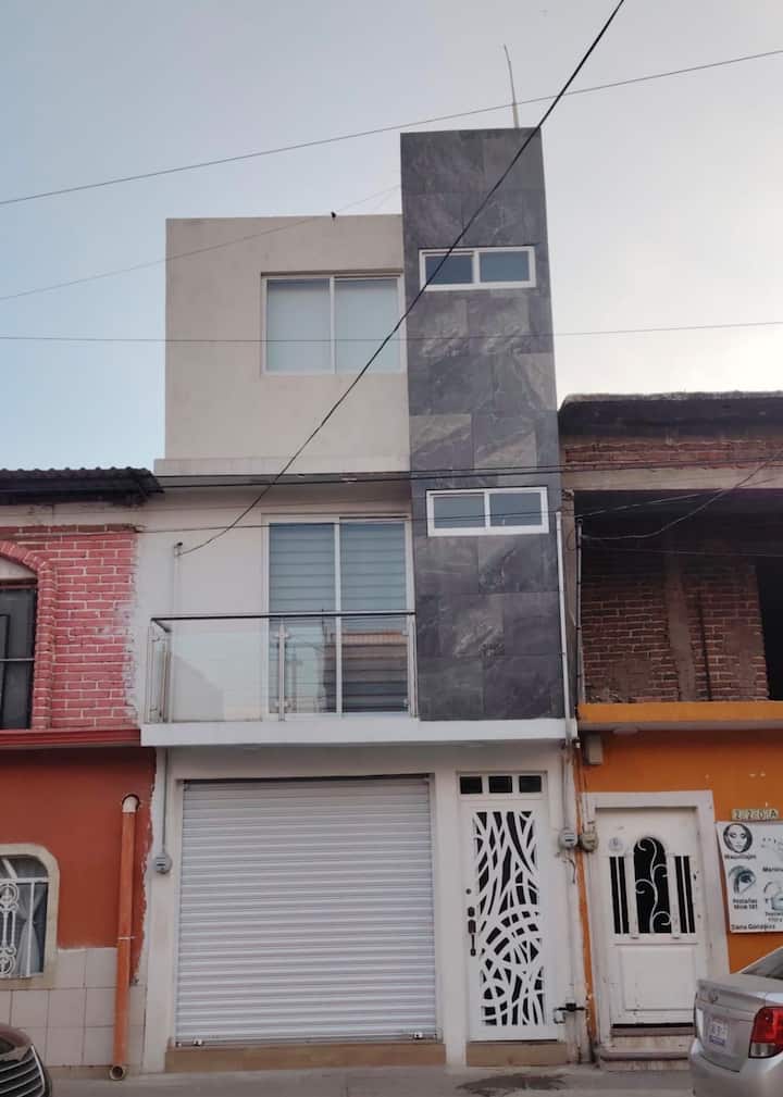Vive Cómodo En Torre Equipada Y Tranquila - León