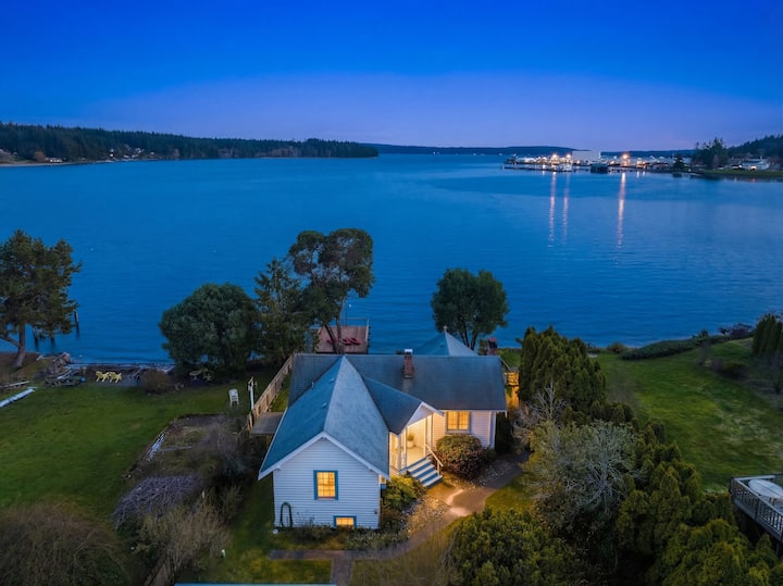 Timeless Tides Cottage | Waterfront, Sauna, Kayaks - Silverdale, WA