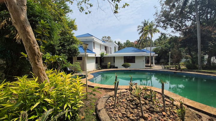 Happifistays Pool Villa - Thiruvananthapuram