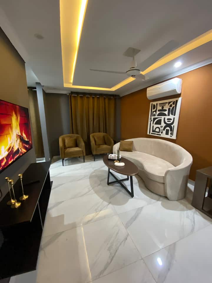 Luxury 2br Apartment|bahria Town|self Check-in - Lahore