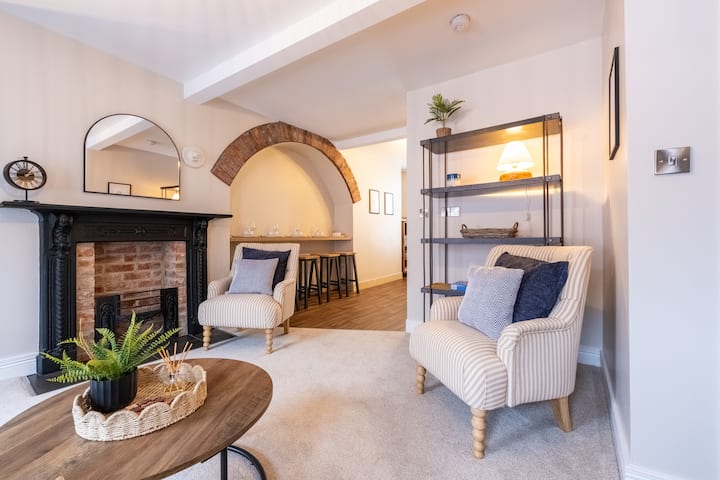 The Parlour,
Derry, L'derry, 
 City Centre, - Derry