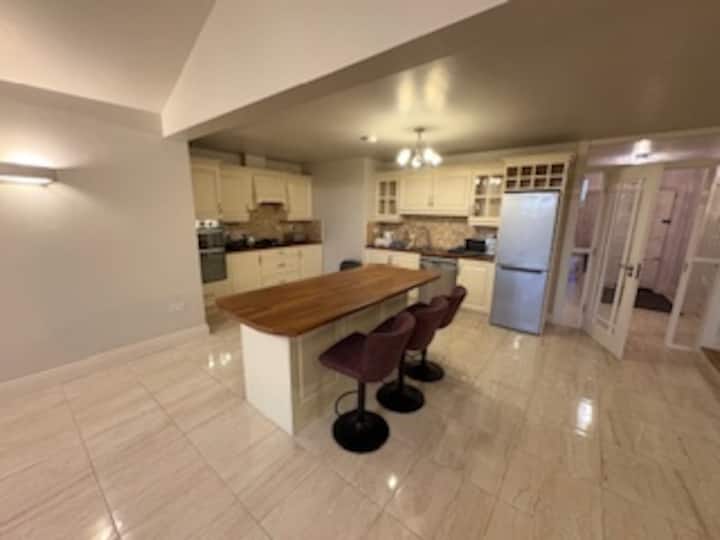 Beautiful, Spacious, Peaceful Space,ideal Location - Claregalway