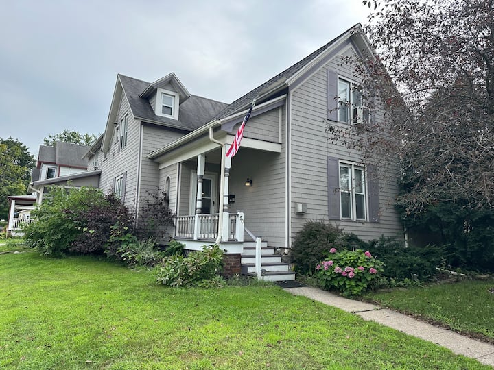 Easy Living In Downtown Saratoga - Saratoga Springs, NY