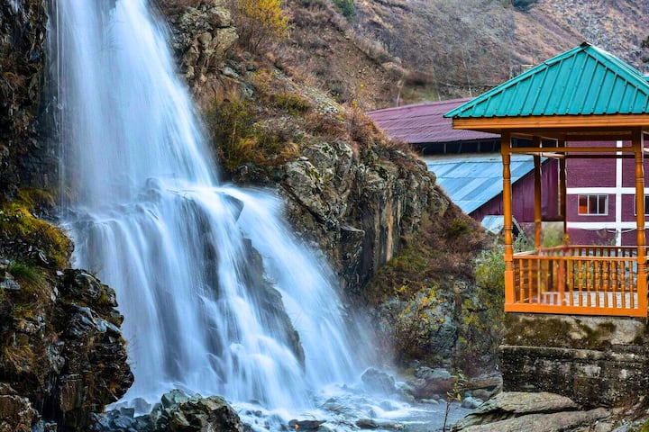 Waterfall Villa W/ Snowfall Views, Jammu & Kashmir - Gulmarg