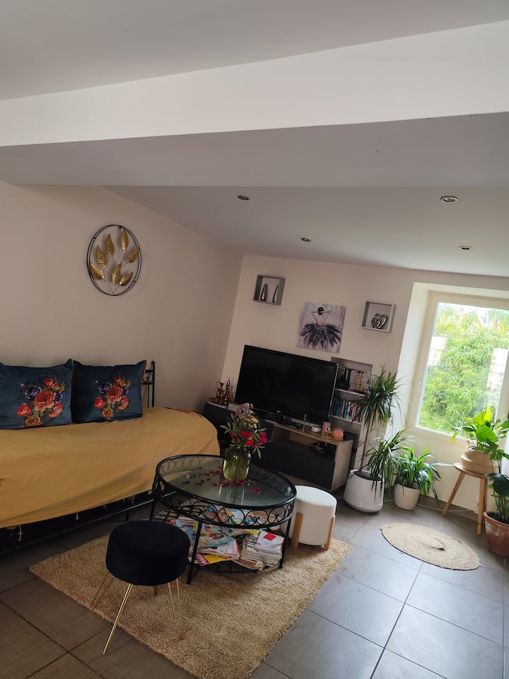 Une Petite Maison Cocon, Simple Au Calme - Lac de Saint-Pardoux