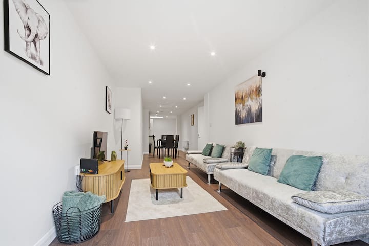 Old Town Hub | Spacious 2br | Groups & Contractors - Swindon