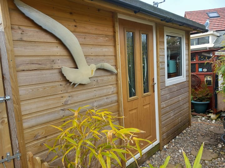 Seagulls Nest Glamping Cabin
Sleeps 1 To 2 People - Bridlington