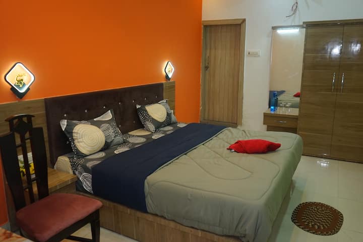 Hotel Konaaz Inn Is A Comfortable And Budget-frien - Aligarh