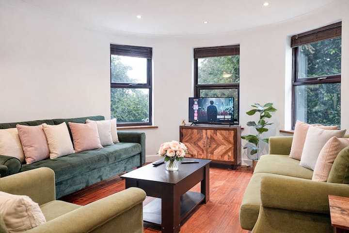 Crouch End-alexandra Palace Apt + Balcony, Parking - London
