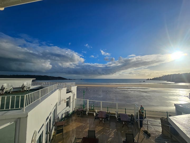 Self-catering, Beachside Apartment - Jersey