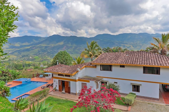 Increíble Finca En Barbosa Con Piscina Y Vista Top - Barbosa